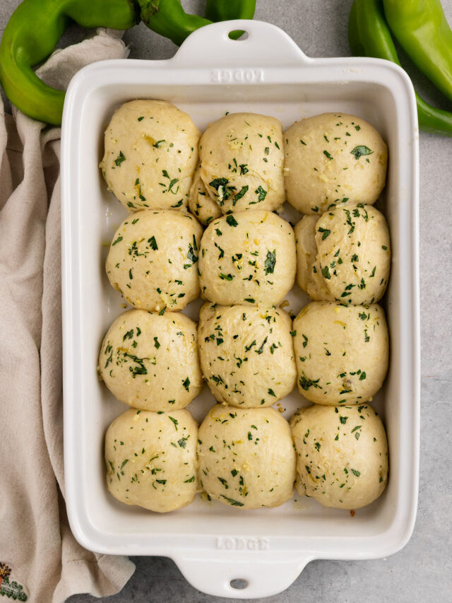 Vegan Green Chile Garlic Rolls - ShortGirlTallOrder